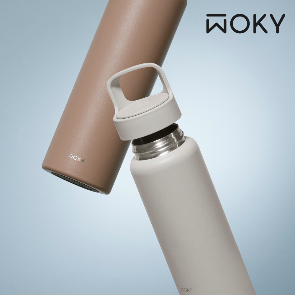 【WOKY 沃廚】輕芯鈦提手運動保溫瓶(850ML) - 全聯全電商