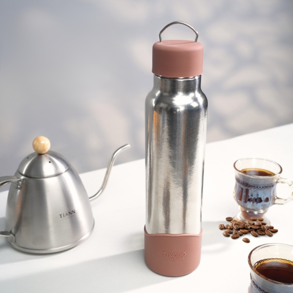 【TiKOBO 鈦工坊】純鈦袋鼠保溫瓶經典2代(800ml(贈細吸管/吸管固定器純鈦茶隔/細吸管套/毛多多杯刷) )) - 全聯全電商